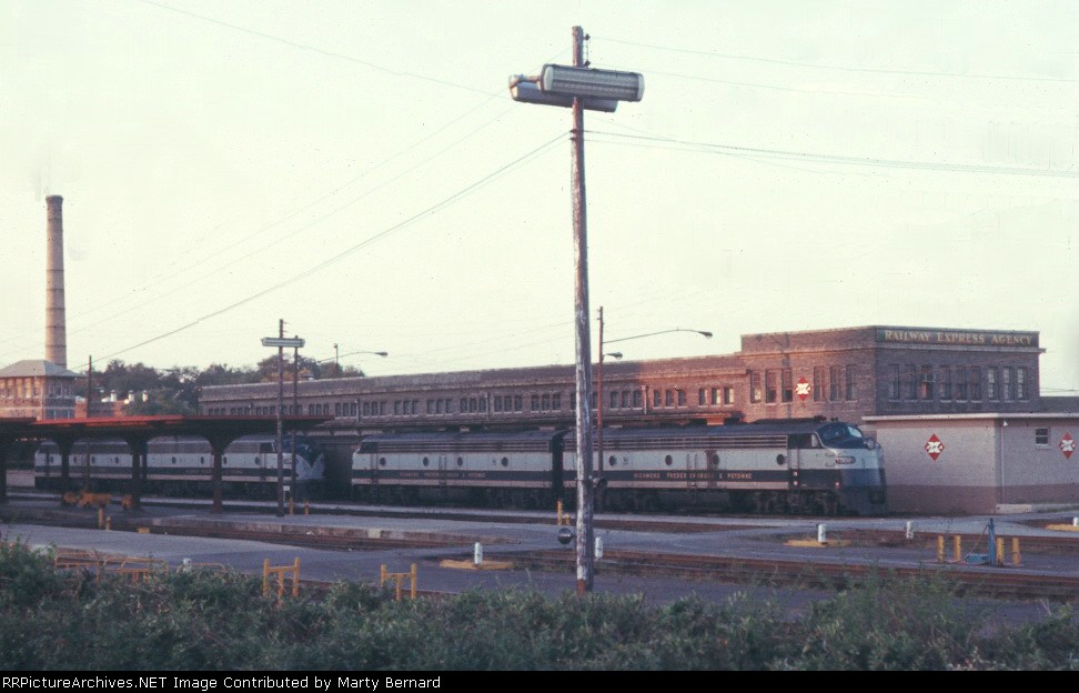 RF&P 1002 in 1968 at Broad Street Station